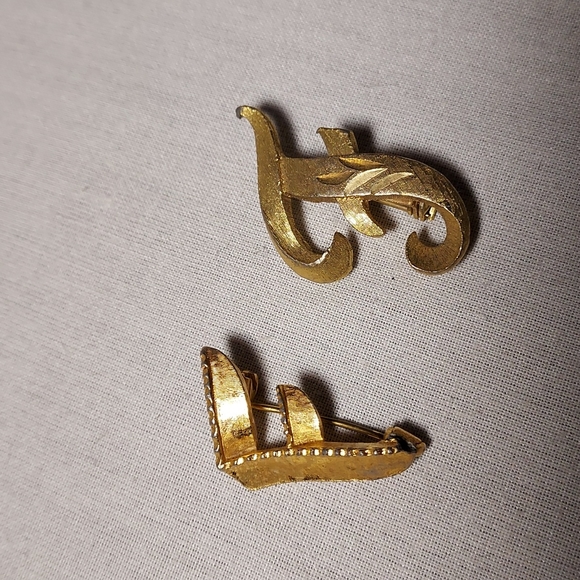 Manselle Initial Brooch "F" | Jewelry | Vintage F Initial Brooch Pin ...